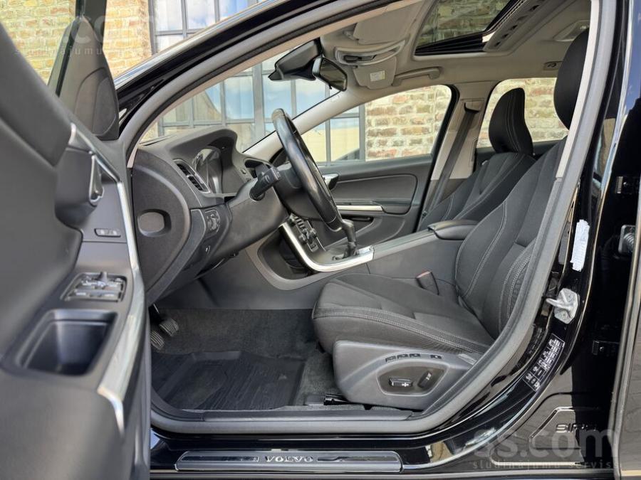Melns Volvo V60 2015 Rīga, ar dzinēja tilpumu 2.00 L un nobraukumu 0 tūkst. km par 4900 €, foto 12 vietnē AUTOMOTO.COM.LV