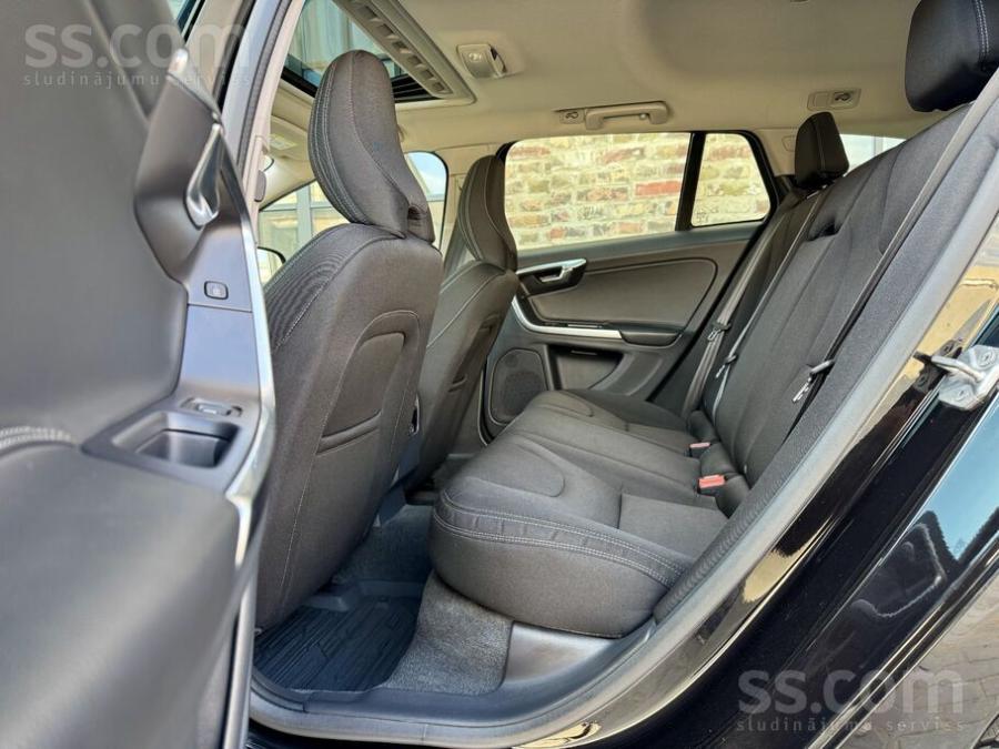 Melns Volvo V60 2015 Rīga, ar dzinēja tilpumu 2.00 L un nobraukumu 0 tūkst. km par 4900 €, foto 13 vietnē AUTOMOTO.COM.LV