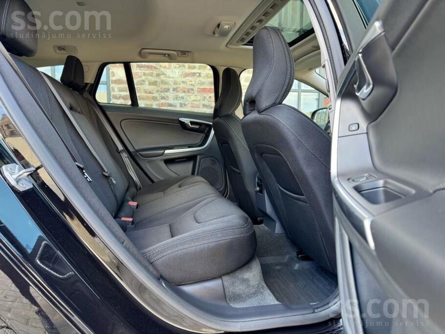 Melns Volvo V60 2015 Rīga, ar dzinēja tilpumu 2.00 L un nobraukumu 0 tūkst. km par 4900 €, foto 15 vietnē AUTOMOTO.COM.LV