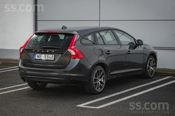 Melns Volvo V60 2015 Rīga, ar dzinēja tilpumu 2.00 L un nobraukumu 0 tūkst. km par 7490 €, foto 4 vietnē AUTOMOTO.COM.LV