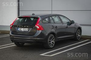 Melns Volvo V60 2015 Rīga, ar dzinēja tilpumu 2.00 L un nobraukumu 0 tūkst. km par 7490 €, foto 5 vietnē AUTOMOTO.COM.LV