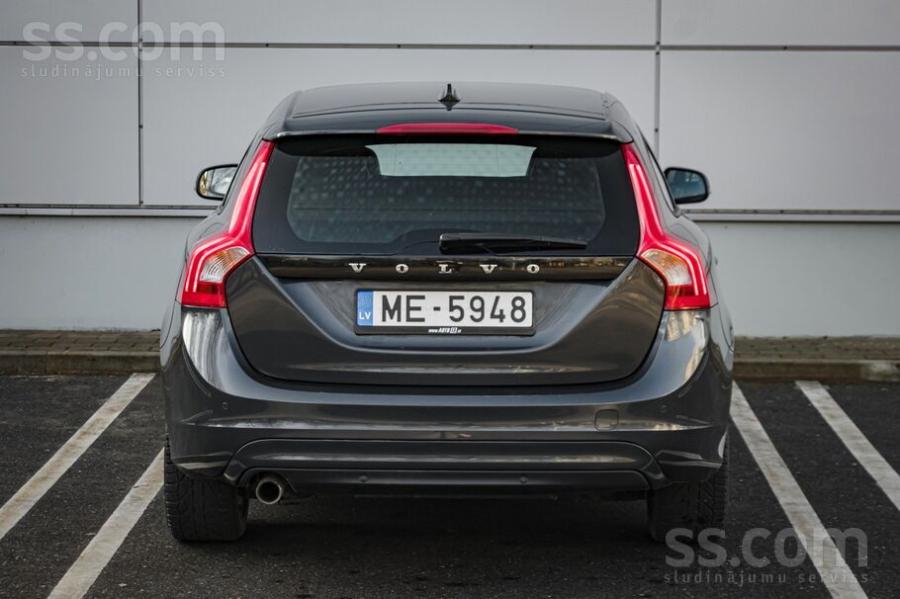 Melns Volvo V60 2015 Rīga, ar dzinēja tilpumu 2.00 L un nobraukumu 0 tūkst. km par 7490 €, foto 6 vietnē AUTOMOTO.COM.LV