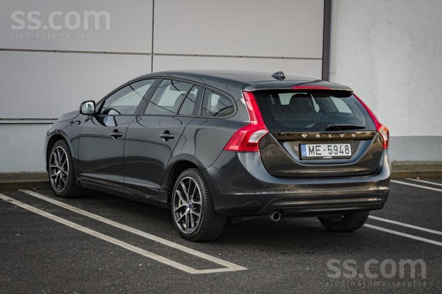 Melns Volvo V60 2015 Rīga, ar dzinēja tilpumu 2.00 L un nobraukumu 0 tūkst. km par 7490 €, foto 7 vietnē AUTOMOTO.COM.LV