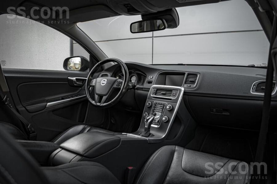 Melns Volvo V60 2015 Rīga, ar dzinēja tilpumu 2.00 L un nobraukumu 0 tūkst. km par 7490 €, foto 12 vietnē AUTOMOTO.COM.LV