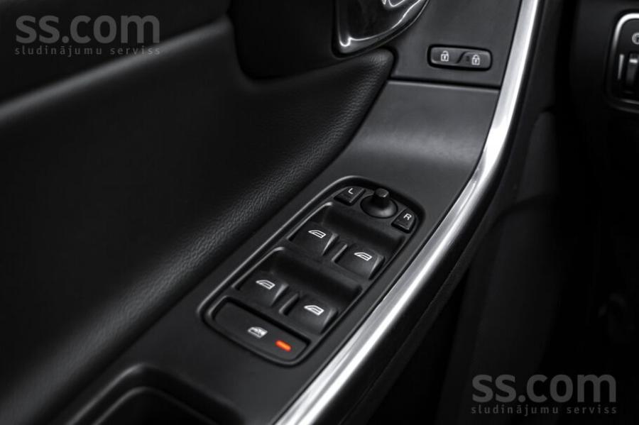 Melns Volvo V60 2015 Rīga, ar dzinēja tilpumu 2.00 L un nobraukumu 0 tūkst. km par 7490 €, foto 13 vietnē AUTOMOTO.COM.LV