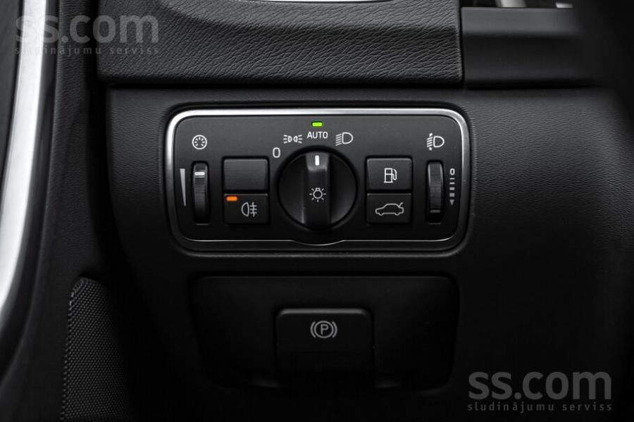 Melns Volvo V60 2015 Rīga, ar dzinēja tilpumu 2.00 L un nobraukumu 0 tūkst. km par 7490 €, foto 14 vietnē AUTOMOTO.COM.LV