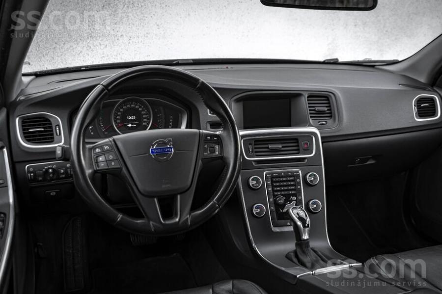 Melns Volvo V60 2015 Rīga, ar dzinēja tilpumu 2.00 L un nobraukumu 0 tūkst. km par 7490 €, foto 15 vietnē AUTOMOTO.COM.LV