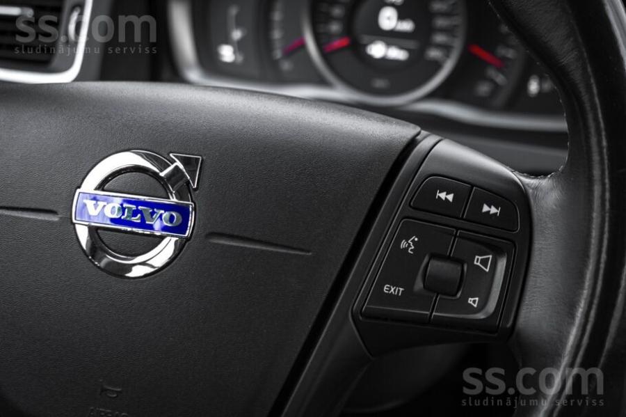 Melns Volvo V60 2015 Rīga, ar dzinēja tilpumu 2.00 L un nobraukumu 0 tūkst. km par 7490 €, foto 20 vietnē AUTOMOTO.COM.LV