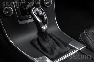 Melns Volvo V60 2015 Rīga, ar dzinēja tilpumu 2.00 L un nobraukumu 0 tūkst. km par 7490 €, foto 22 vietnē AUTOMOTO.COM.LV