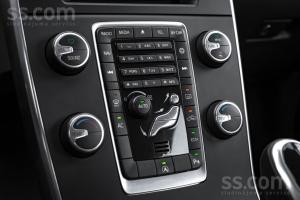 Melns Volvo V60 2015 Rīga, ar dzinēja tilpumu 2.00 L un nobraukumu 0 tūkst. km par 7490 €, foto 23 vietnē AUTOMOTO.COM.LV