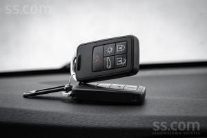 Melns Volvo V60 2015 Rīga, ar dzinēja tilpumu 2.00 L un nobraukumu 0 tūkst. km par 7490 €, foto 28 vietnē AUTOMOTO.COM.LV
