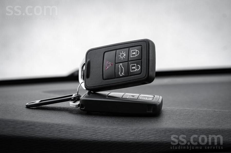 Melns Volvo V60 2015 Rīga, ar dzinēja tilpumu 2.00 L un nobraukumu 0 tūkst. km par 7490 €, foto 28 vietnē AUTOMOTO.COM.LV