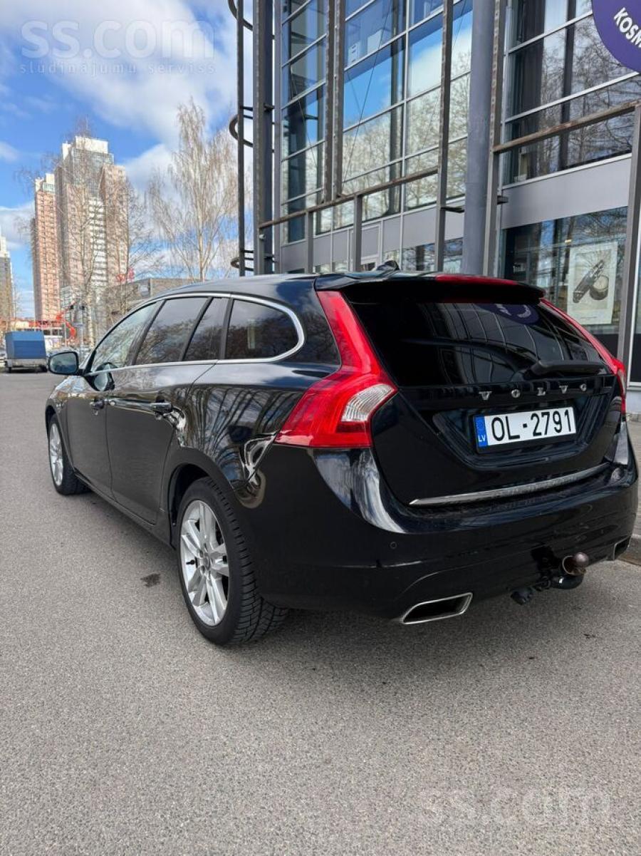 Melns Volvo V60 2015 Rīga, ar dzinēja tilpumu 2.40 L un nobraukumu 0 tūkst. km par 7900 €, foto 4 vietnē AUTOMOTO.COM.LV