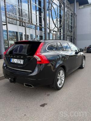 Melns Volvo V60 2015 Rīga, ar dzinēja tilpumu 2.40 L un nobraukumu 0 tūkst. km par 7900 €, foto 5 vietnē AUTOMOTO.COM.LV