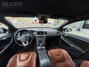 Melns Volvo V60 2015 Rīga, ar dzinēja tilpumu 2.40 L un nobraukumu 0 tūkst. km par 7900 €, foto 6 vietnē AUTOMOTO.COM.LV