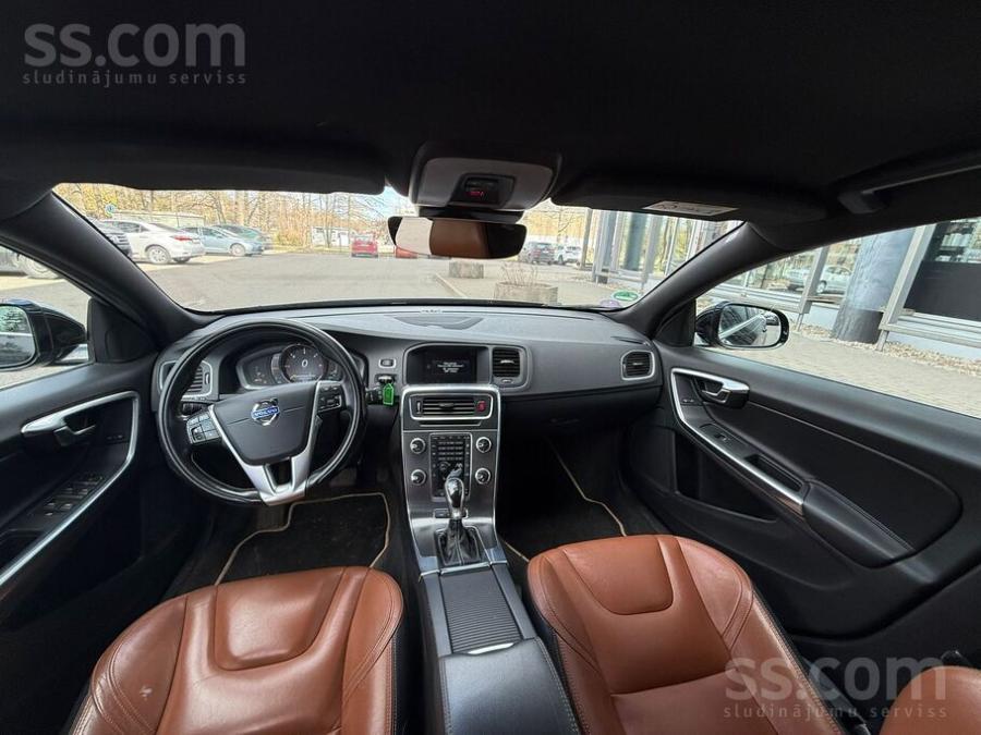 Melns Volvo V60 2015 Rīga, ar dzinēja tilpumu 2.40 L un nobraukumu 0 tūkst. km par 7900 €, foto 6 vietnē AUTOMOTO.COM.LV