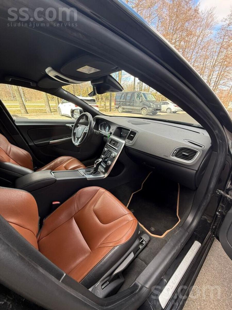 Melns Volvo V60 2015 Rīga, ar dzinēja tilpumu 2.40 L un nobraukumu 0 tūkst. km par 7900 €, foto 7 vietnē AUTOMOTO.COM.LV