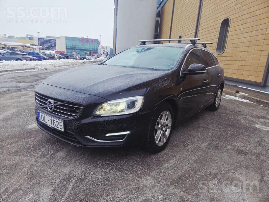 Melns Volvo V60 2015 Rīga, ar dzinēja tilpumu 2.00 L un nobraukumu 0 tūkst. km par 7500 €, foto 1 vietnē AUTOMOTO.COM.LV