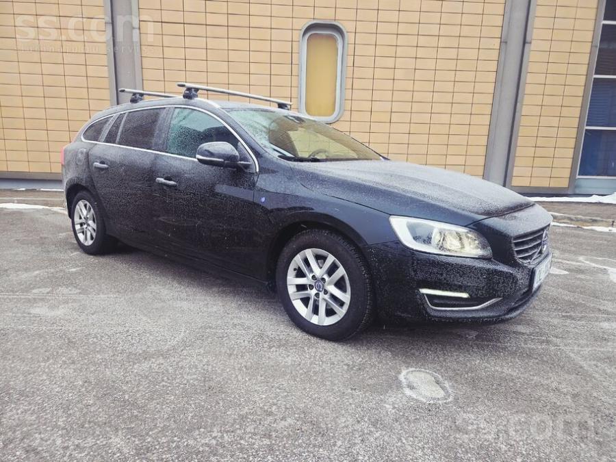Melns Volvo V60 2015 Rīga, ar dzinēja tilpumu 2.00 L un nobraukumu 0 tūkst. km par 7500 €, foto 3 vietnē AUTOMOTO.COM.LV