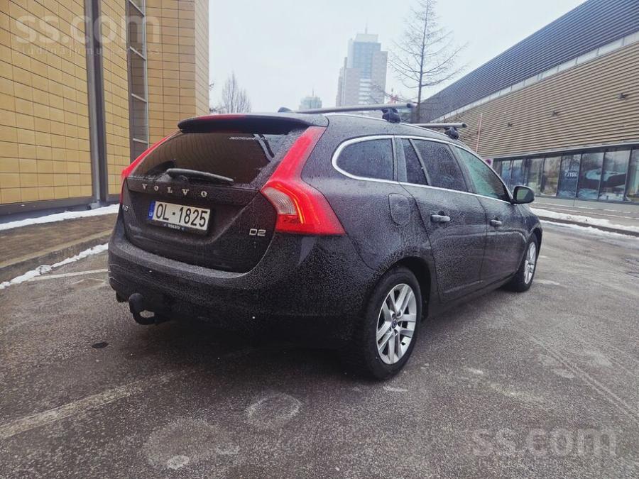 Melns Volvo V60 2015 Rīga, ar dzinēja tilpumu 2.00 L un nobraukumu 0 tūkst. km par 7500 €, foto 4 vietnē AUTOMOTO.COM.LV