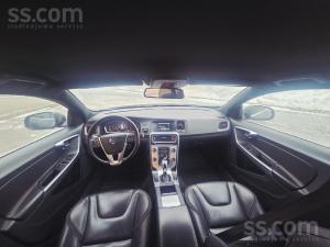 Melns Volvo V60 2015 Rīga, ar dzinēja tilpumu 2.00 L un nobraukumu 0 tūkst. km par 7500 €, foto 6 vietnē AUTOMOTO.COM.LV