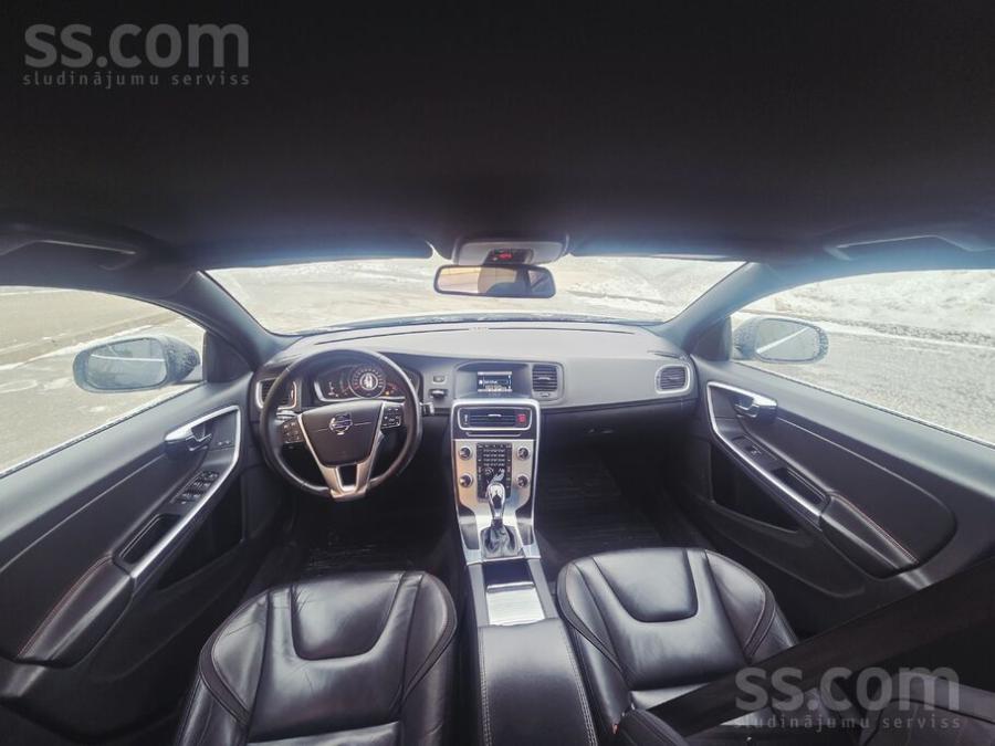 Melns Volvo V60 2015 Rīga, ar dzinēja tilpumu 2.00 L un nobraukumu 0 tūkst. km par 7500 €, foto 6 vietnē AUTOMOTO.COM.LV
