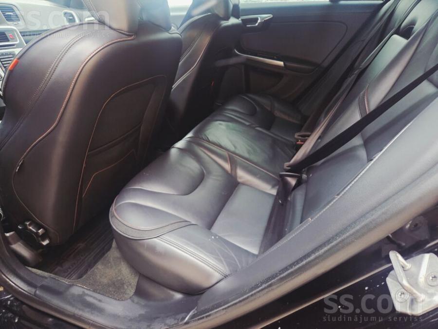 Melns Volvo V60 2015 Rīga, ar dzinēja tilpumu 2.00 L un nobraukumu 0 tūkst. km par 7500 €, foto 7 vietnē AUTOMOTO.COM.LV