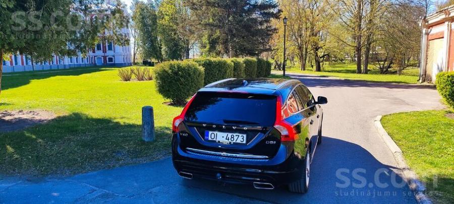 Melns Volvo V60 2015 Jelgava, ar dzinēja tilpumu 2.40 L un nobraukumu 209 tūkst. km par 9200 €, foto 4 vietnē AUTOMOTO.COM.LV