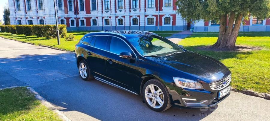 Melns Volvo V60 2015 Jelgava, ar dzinēja tilpumu 2.40 L un nobraukumu 209 tūkst. km par 9200 €, foto 6 vietnē AUTOMOTO.COM.LV
