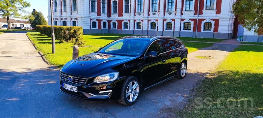 Melns Volvo V60 2015 Jelgava, ar dzinēja tilpumu 2.40 L un nobraukumu 209 tūkst. km par 9200 €, foto 7 vietnē AUTOMOTO.COM.LV