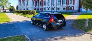 Melns Volvo V60 2015 Jelgava, ar dzinēja tilpumu 2.40 L un nobraukumu 209 tūkst. km par 9200 €, foto 8 vietnē AUTOMOTO.COM.LV