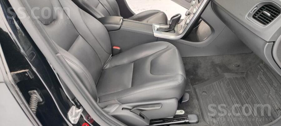 Melns Volvo V60 2015 Jelgava, ar dzinēja tilpumu 2.40 L un nobraukumu 209 tūkst. km par 9200 €, foto 9 vietnē AUTOMOTO.COM.LV