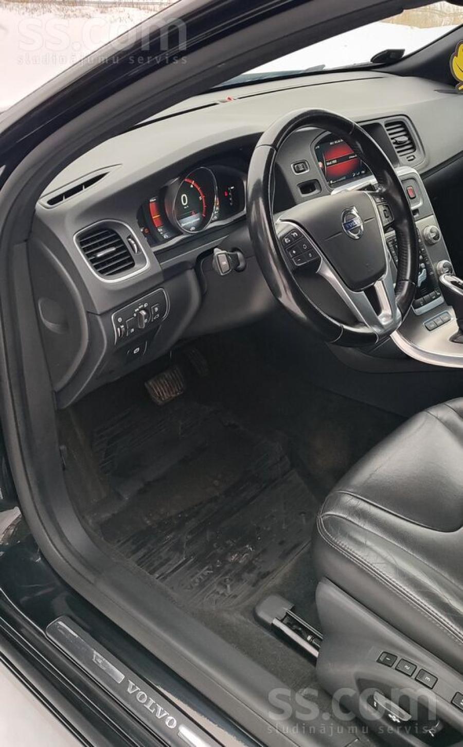 Melns Volvo V60 2015 Jelgava, ar dzinēja tilpumu 2.40 L un nobraukumu 209 tūkst. km par 9200 €, foto 10 vietnē AUTOMOTO.COM.LV