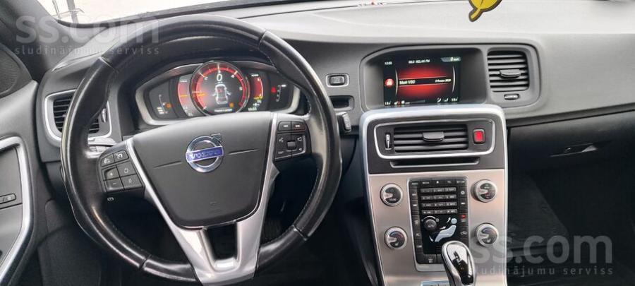 Melns Volvo V60 2015 Jelgava, ar dzinēja tilpumu 2.40 L un nobraukumu 209 tūkst. km par 9200 €, foto 13 vietnē AUTOMOTO.COM.LV