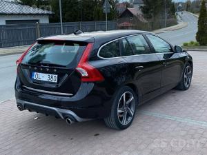 Melns Volvo V60 2015 Madona, ar dzinēja tilpumu 2.40 L un nobraukumu 278 tūkst. km par 9250 €, foto 4 vietnē AUTOMOTO.COM.LV
