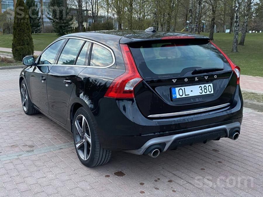 Melns Volvo V60 2015 Madona, ar dzinēja tilpumu 2.40 L un nobraukumu 278 tūkst. km par 9250 €, foto 5 vietnē AUTOMOTO.COM.LV