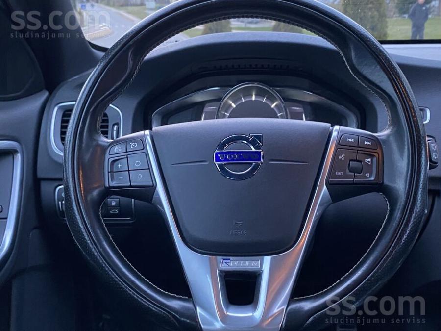Melns Volvo V60 2015 Madona, ar dzinēja tilpumu 2.40 L un nobraukumu 278 tūkst. km par 9250 €, foto 6 vietnē AUTOMOTO.COM.LV