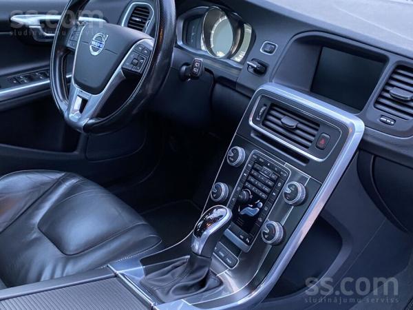 Черный Вольво B60 2015 в Мадона, объемом двигателя 2.40 л и пробегом 278 тыс. км за 9250 €, фото 6 на AUTOMOTO.COM.LV