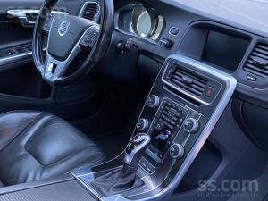 Melns Volvo V60 2015 Madona, ar dzinēja tilpumu 2.40 L un nobraukumu 278 tūkst. km par 9250 €, foto 7 vietnē AUTOMOTO.COM.LV
