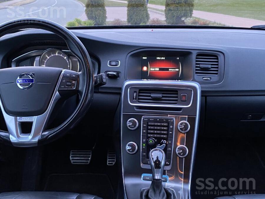 Melns Volvo V60 2015 Madona, ar dzinēja tilpumu 2.40 L un nobraukumu 278 tūkst. km par 9250 €, foto 8 vietnē AUTOMOTO.COM.LV