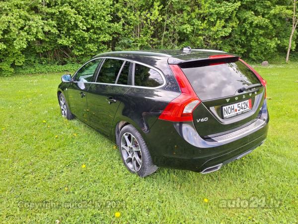 Черный Вольво B60 2015 в Раквере, объемом двигателя 2.00 л и пробегом 299 тыс. км за 8200 €, фото 3 на AUTOMOTO.COM.LV