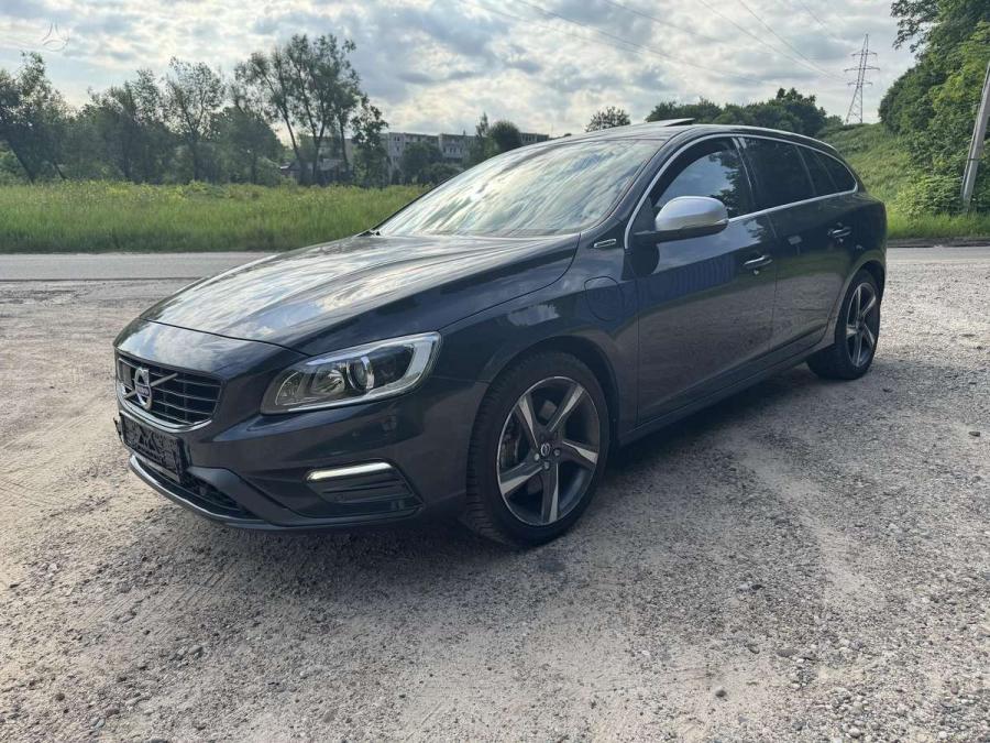 Melns Volvo V60 2015 Kauņa, ar dzinēja tilpumu 2.40 L un nobraukumu 273 tūkst. km par 6850 €, foto 3 vietnē AUTOMOTO.COM.LV