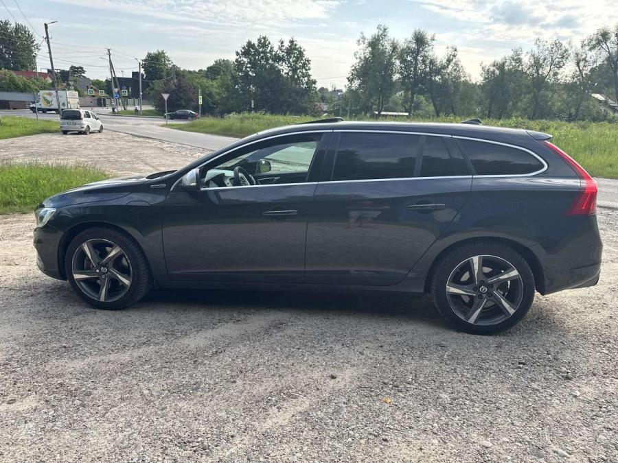 Melns Volvo V60 2015 Kauņa, ar dzinēja tilpumu 2.40 L un nobraukumu 273 tūkst. km par 6850 €, foto 12 vietnē AUTOMOTO.COM.LV