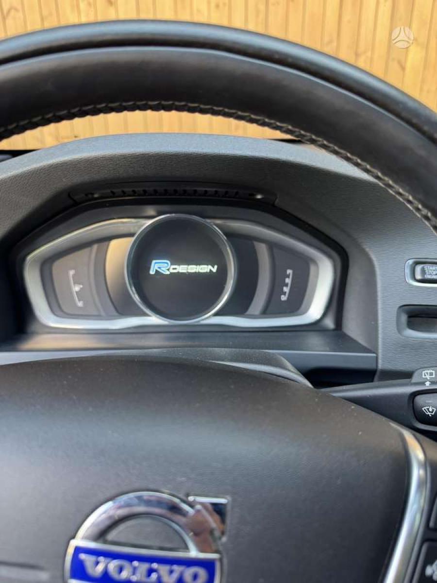 Melns Volvo V60 2015 Kauņa, ar dzinēja tilpumu 2.40 L un nobraukumu 273 tūkst. km par 6850 €, foto 20 vietnē AUTOMOTO.COM.LV