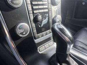 Melns Volvo V60 2015 Kauņa, ar dzinēja tilpumu 2.40 L un nobraukumu 273 tūkst. km par 6850 €, foto 22 vietnē AUTOMOTO.COM.LV