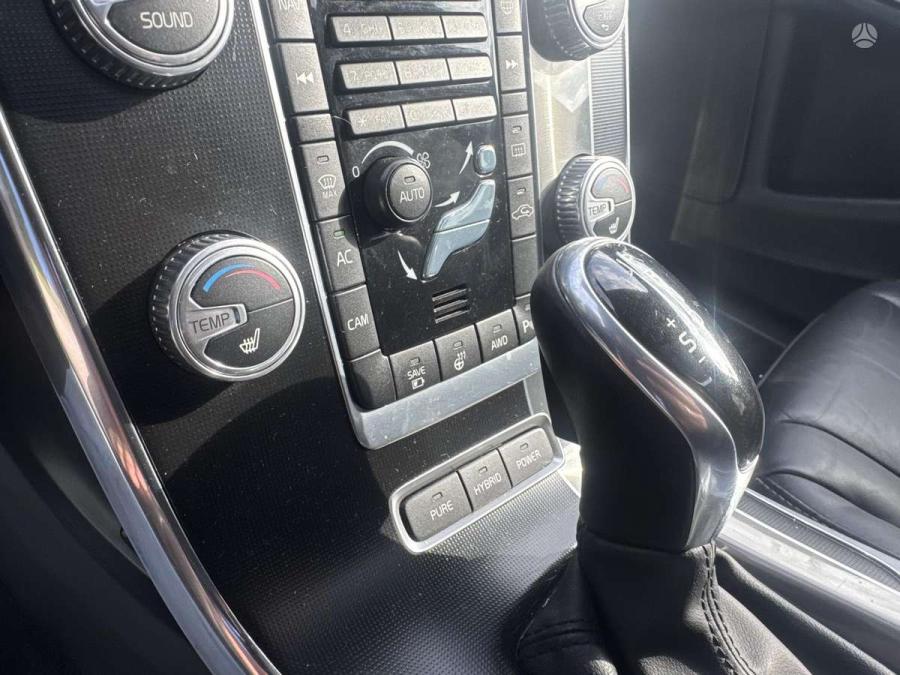 Melns Volvo V60 2015 Kauņa, ar dzinēja tilpumu 2.40 L un nobraukumu 273 tūkst. km par 6850 €, foto 22 vietnē AUTOMOTO.COM.LV