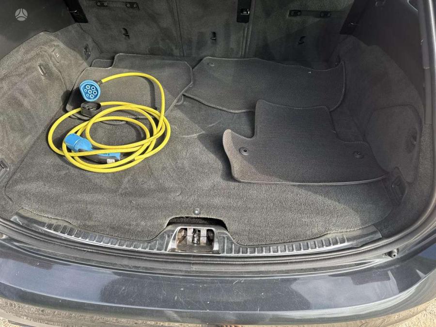 Melns Volvo V60 2015 Kauņa, ar dzinēja tilpumu 2.40 L un nobraukumu 273 tūkst. km par 6850 €, foto 24 vietnē AUTOMOTO.COM.LV