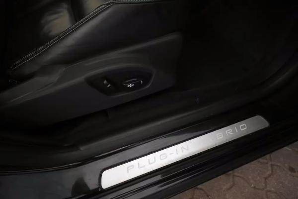 Melns Volvo V60 2015 Jelgava, ar dzinēja tilpumu 2.40 L un nobraukumu 212 tūkst. km par 11900 €, foto 8 vietnē AUTOMOTO.COM.LV