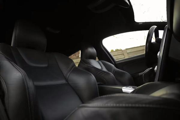 Melns Volvo V60 2015 Jelgava, ar dzinēja tilpumu 2.40 L un nobraukumu 212 tūkst. km par 11900 €, foto 9 vietnē AUTOMOTO.COM.LV