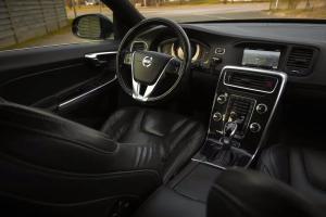 Melns Volvo V60 2015 Jelgava, ar dzinēja tilpumu 2.40 L un nobraukumu 212 tūkst. km par 11900 €, foto 11 vietnē AUTOMOTO.COM.LV